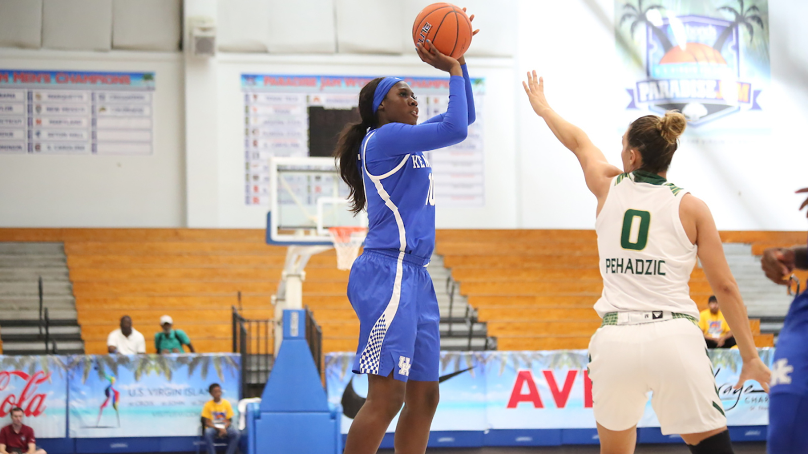 Howard Scores 25 as No. 18 Kentucky Runs Past Murray State