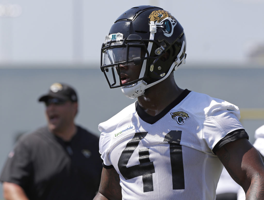 Allen Signs His Contract with the Jaguars